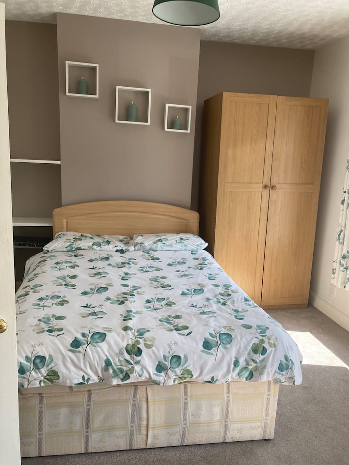 Large Double Room In Cosy House - Northampton, UK