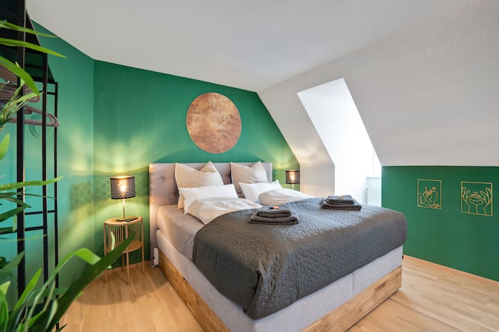 The Emerald Suite By Hero Homes | Modern & Central - Graz