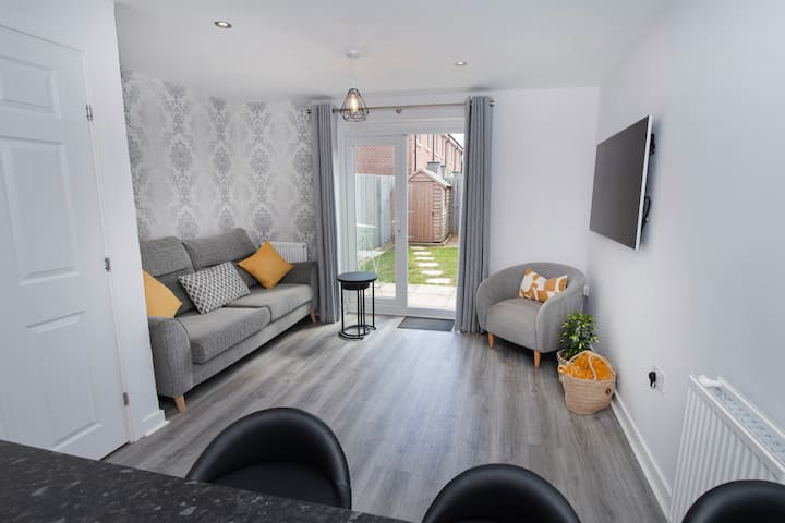 Contractor & Family Friendly | Garden + Parking - Pocklington