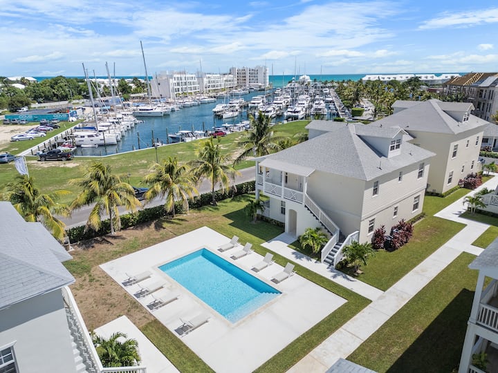*Car Included* Modern, Stylish, Spacious Home - The Bahamas