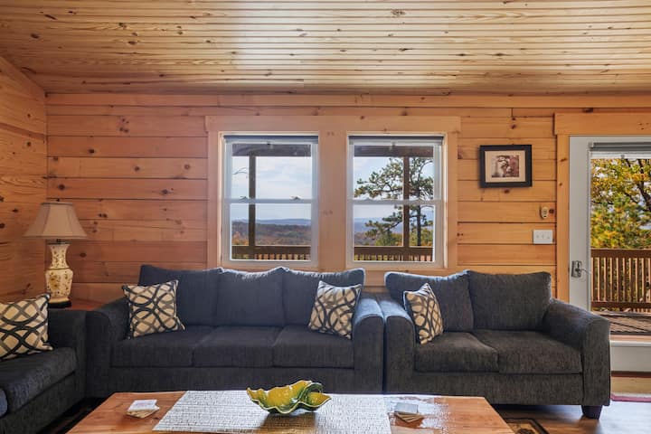Mountain Breeze Log Cabin W/ Hot Tub, Game Room - Stanley, VA
