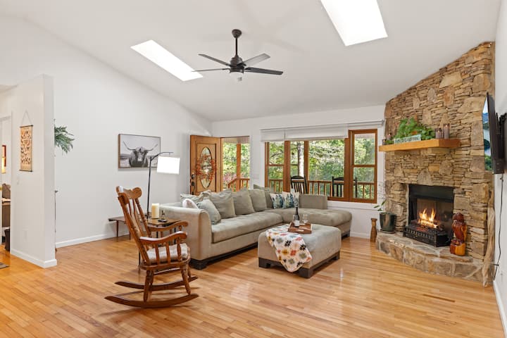 1 Level, 8 Acre Forest Sanctuary Near Lake Chatuge - Hiawassee