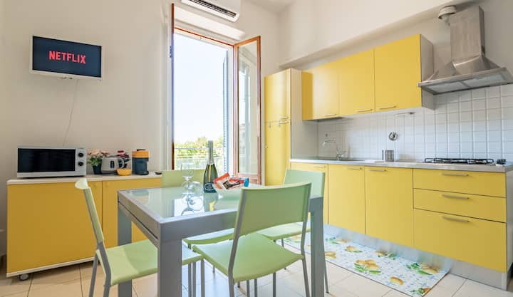 Mosia Yellow Apt. [Close To City Center] - Florenz
