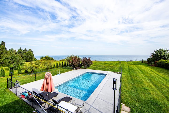 Fall In The Lakehouse With A Breathtaking View - Grimsby
