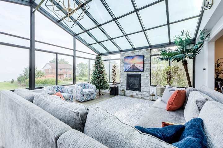 Winter In The Lakehouse With A Breathtaking  View - Grimsby