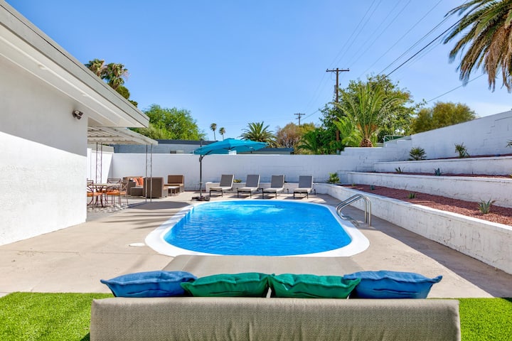 Mid-century Monthly Rental • Pool • Near Strip - Las Vegas, NV