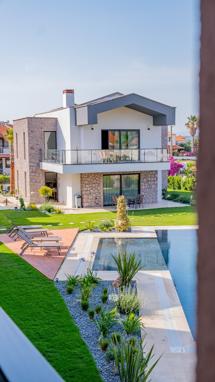 Bright And Airy 2-br Apt W Pool Access, Near Beach - Ayvalık