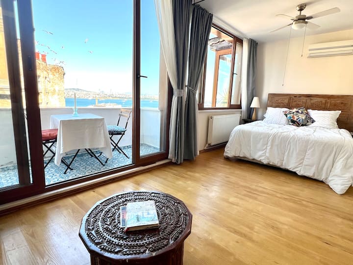 Breathtaking Views, Central, Walk Everywhere - Karaköy