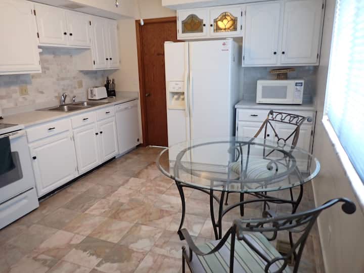 Tulip Room, Wifi, Coffee/tea, Close To Wpafb - Yellow Springs, OH