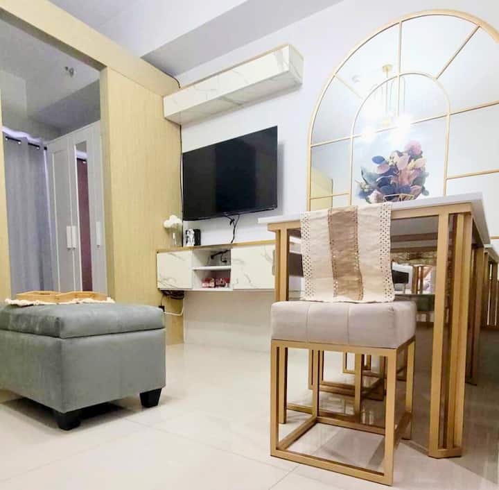 Big New-karaoke-netflx-balcony-city View-sm North - Quezon City