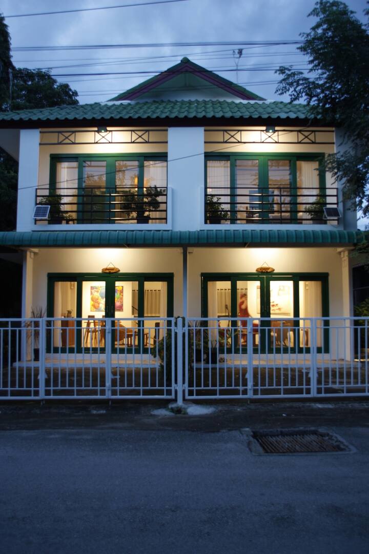 Temple House Cottage No. 1 - Chiang Mai