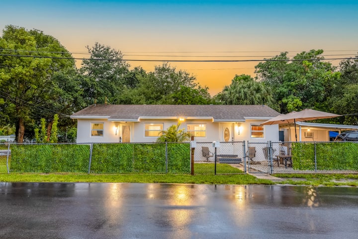8 Ppl | Downtown | Patio | Pets Ok| Laundry | Taxi - West Palm Beach, FL