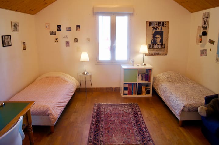 Chambre D'hôte à Deux Lits Simples. - La Rochelle
