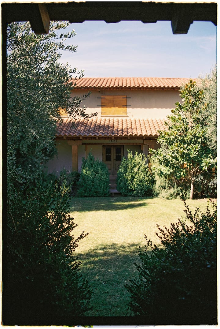 Finca La Gracia. Viñas, Montañas Y Silencio - Argentina