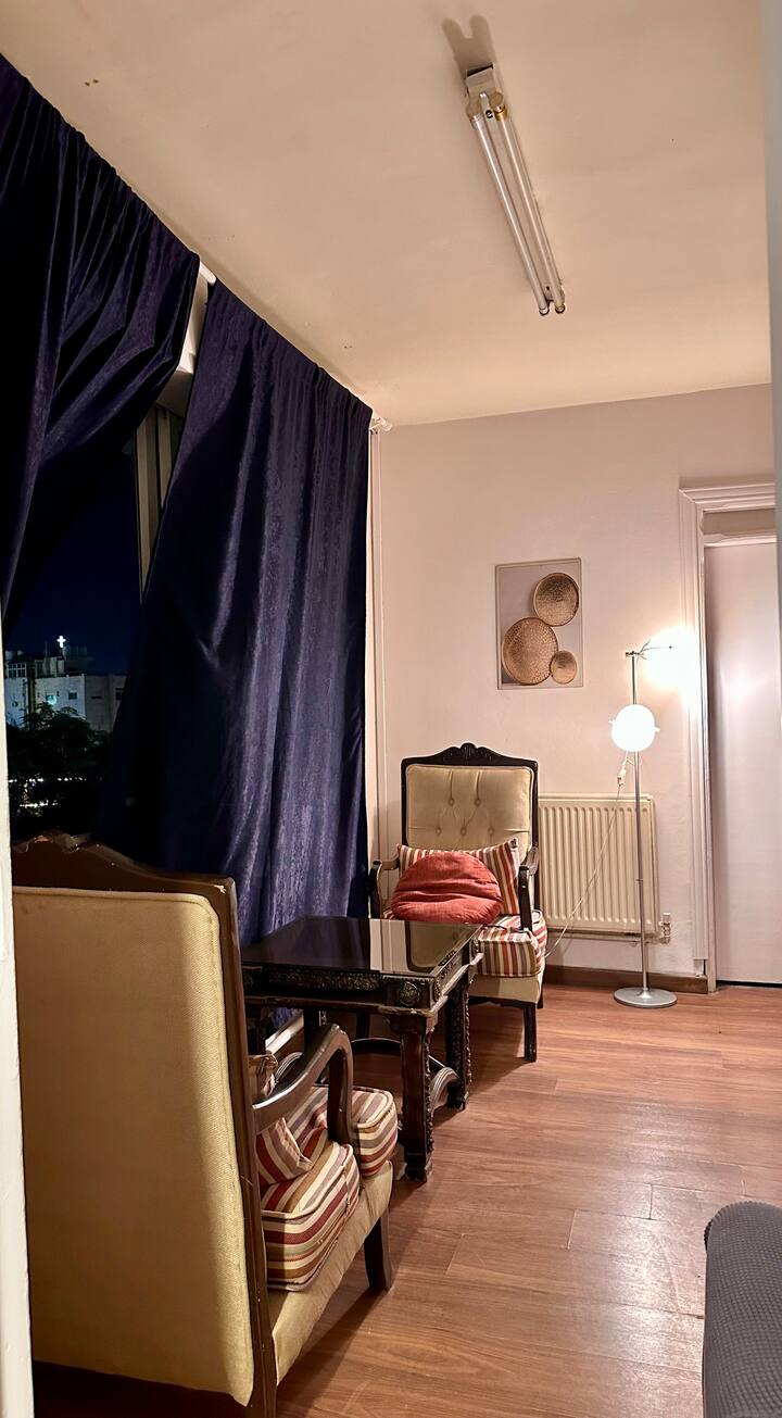 Central Living With Scenic Views (Room No.2) - アンマン