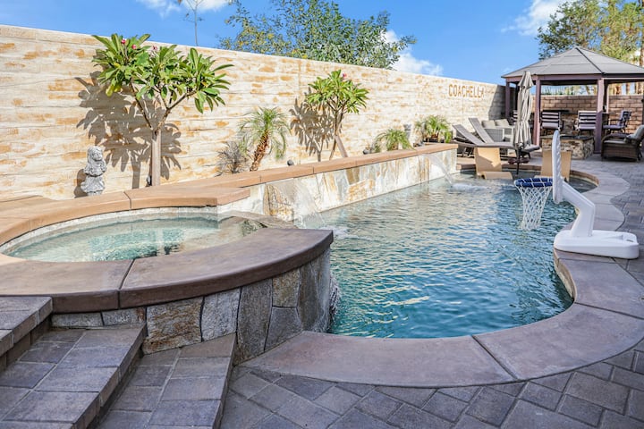 Casa Bella Majestic Mountain Views - Extended Stay - Coachella, CA