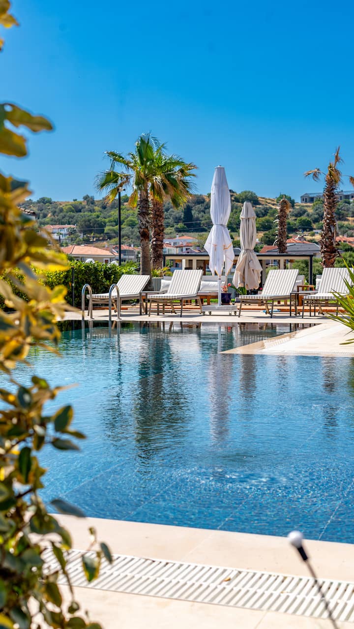 Comfortable 2-br Apt W Pool Access Near Seaside - Cunda