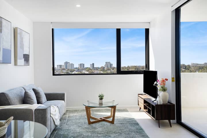 Bright & Coastal 1br W/ Balcony, Pool & Car Park! - Sunshine Coast