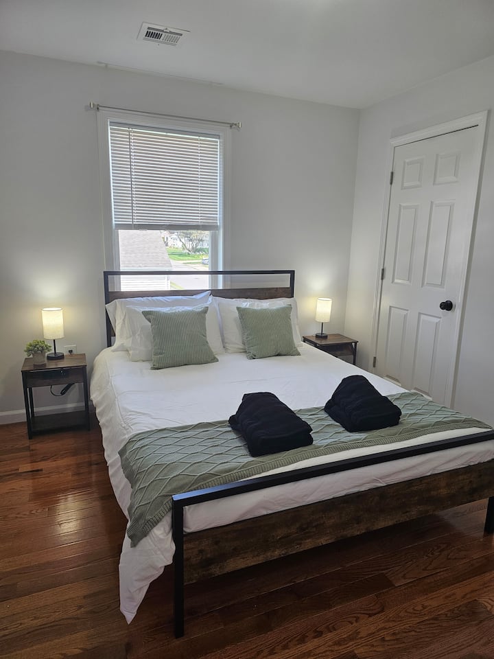 New 4 Bed Cozy Oasis In Providence Sleeps 8 - Rhode Island