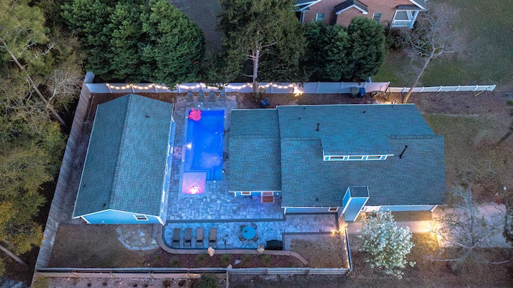 Myrtlemanor-2houses+epicpool+theater+pkrtbl+slps14 - North Myrtle Beach, SC