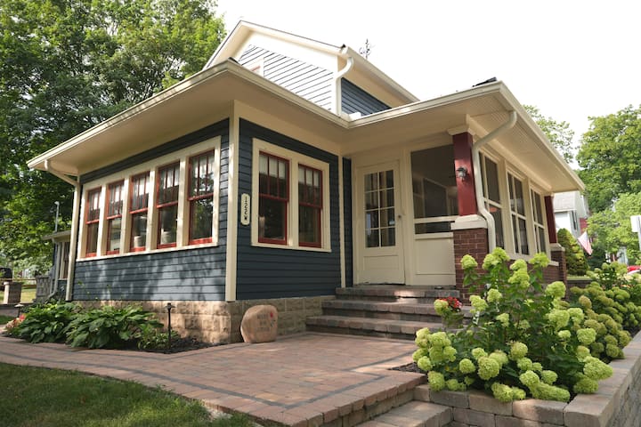 Millie's Rose Cottage - LaPorte County, IN