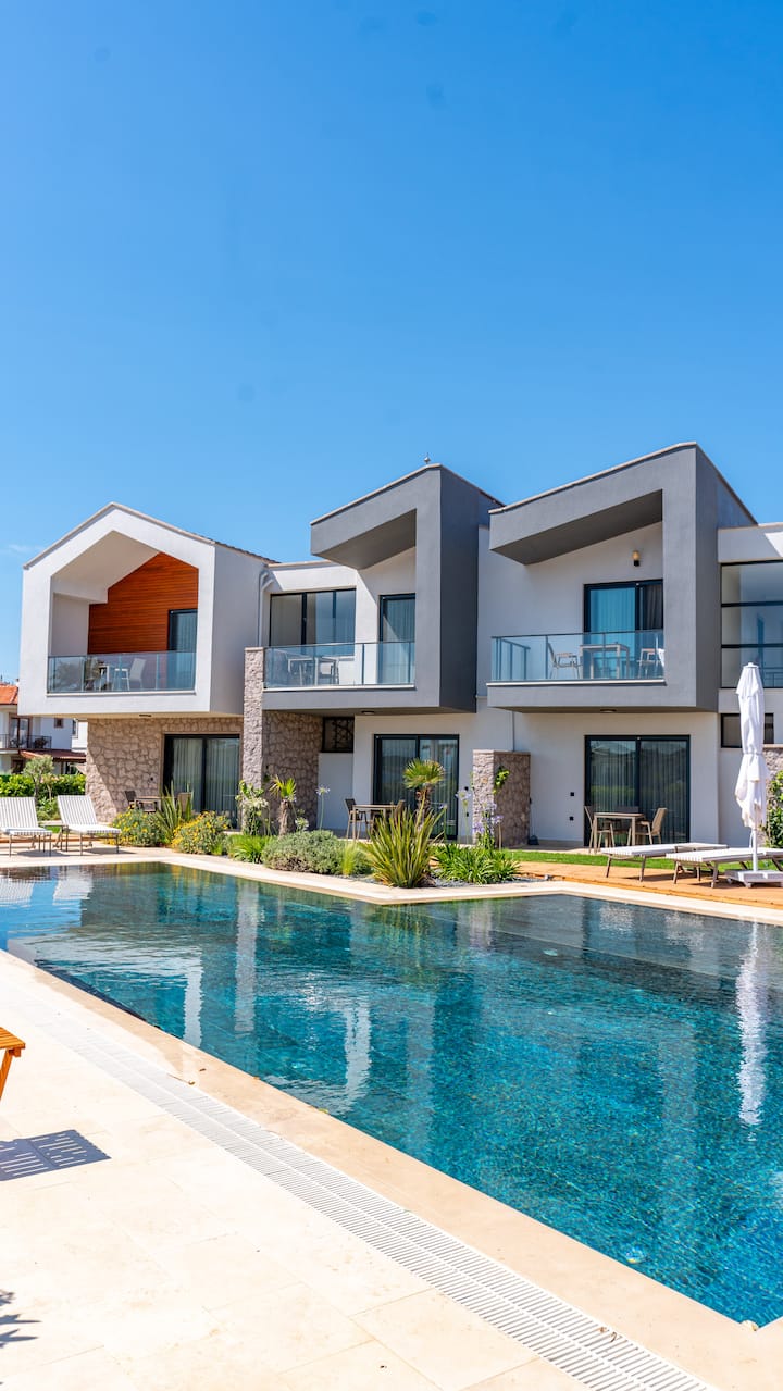 Bright 1-br Upper Floor Next To Beach With Pool - Cunda