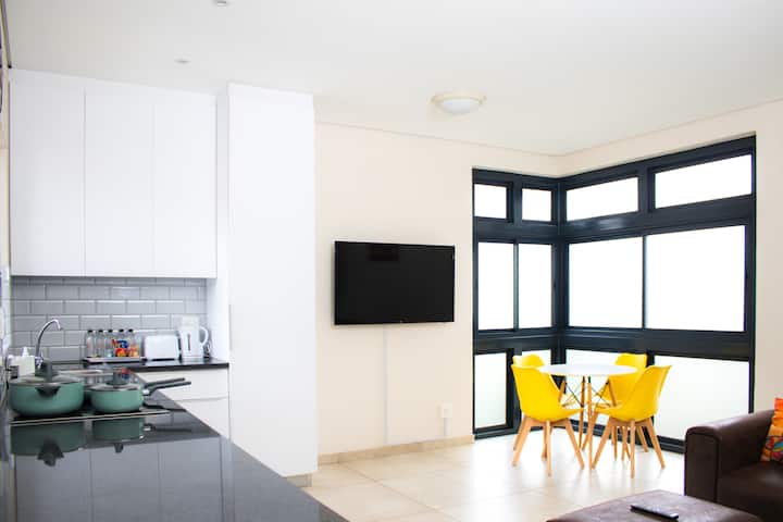 Deluxe Family Apartment - Sleeps 5 - Durban