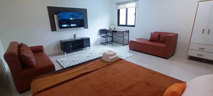Affordable Room In Laguna With Pool Access - Calamba