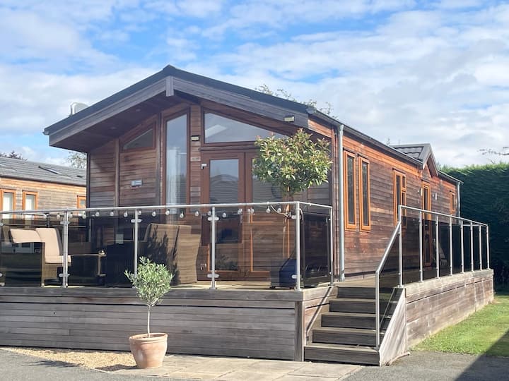 2 Bed Log Cabin W/ River Views Perfect For Retreat - Henley-on-Thames