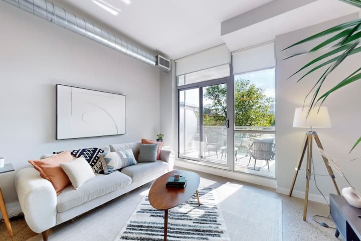 Upscale Loft | Dedicated Workspace, Large Terrace - Toronto