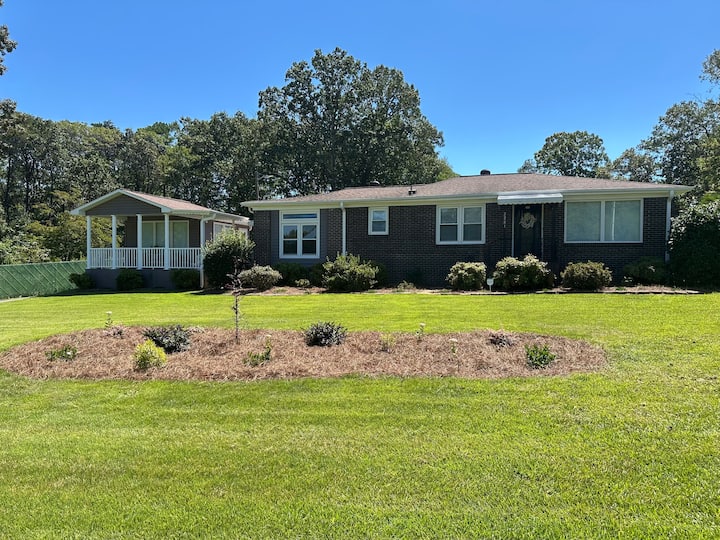 The Blue Ridge Bungalow | Near Furman & Ngu - Greer, SC