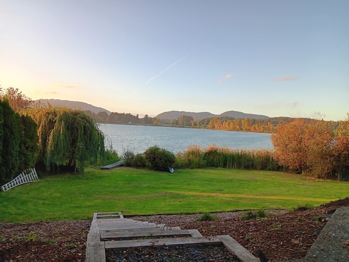 Serene Lakefront Retreat: Your Perfect Getaway - Duncan