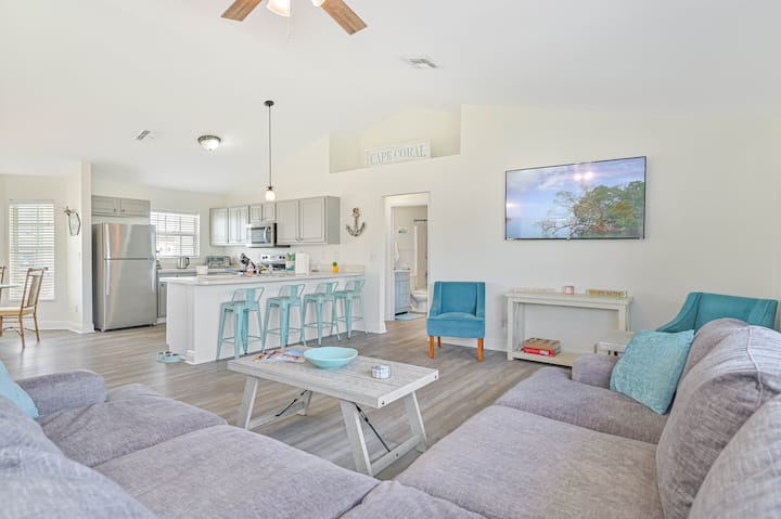 Bright Cape Coral Family Retreat - Dogs Welcome - Cape Coral, FL