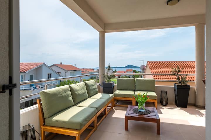 Apartmani Tihi S Terasom I Pogledom Na More V - Vodice