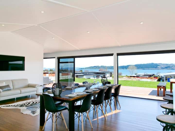 Lakeside Estate Panoramic Lake And Mountain Views - Taupo