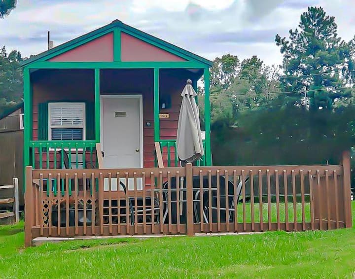 Deluxe Cabin W/ Kitchenette And Bathroom-sleeps 2 - Lake Thicketty