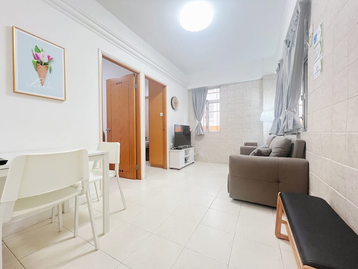 家庭2房 近世贸,时代广场,崇光百貨 @铜锣湾地铁站2分钟 - North Point