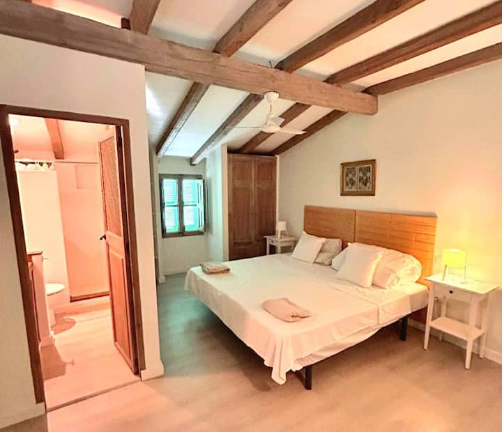 Room With Private Bathroom In Shared Apartment - Mallorca