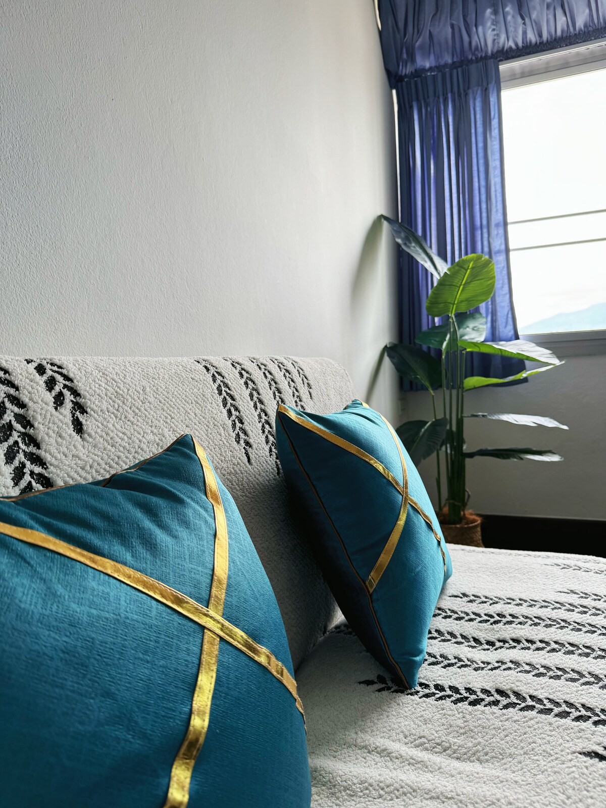 Yuta Hotel Apartment 03 (2 Bedrooms 1 Living Room Suite, Downtown, Near Chang Klan Night Market ...