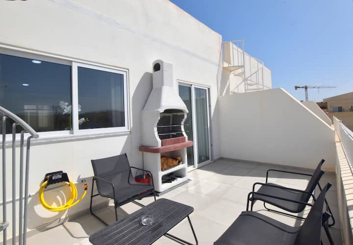 Spacious Gozo Penthouse - Large Terrace, Bbq Area - Malte