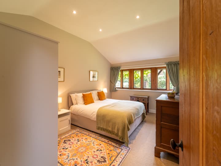 Barn Conversion With Scenic Views | Pet Friendly - Banbury