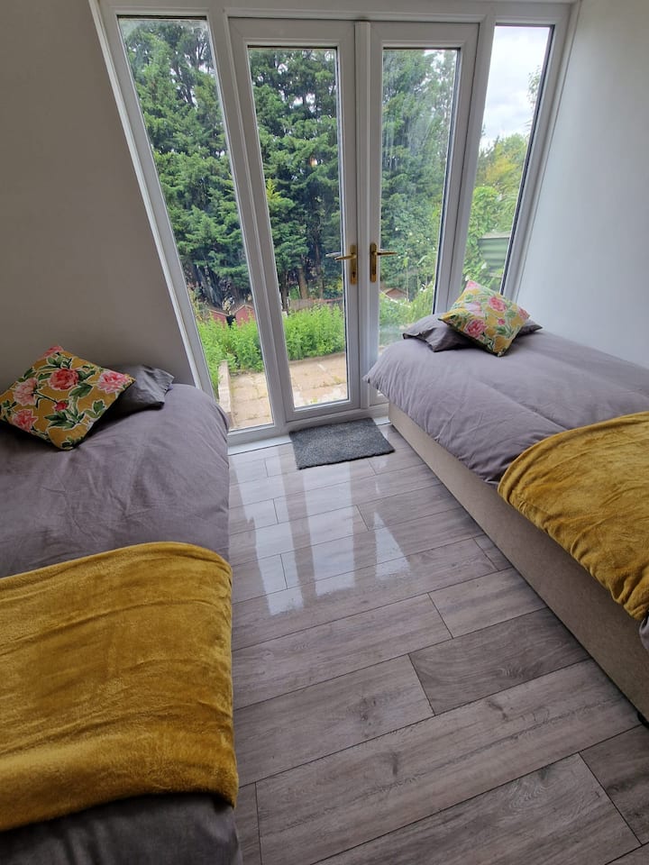 5 Bedroom Home Luton Dunstable Short Or Long Term - Luton