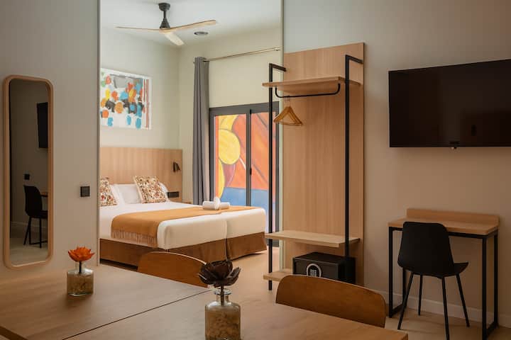 Habitación Premium (1 Cama Doble Y 2 Camas) - Sant Joan Despí