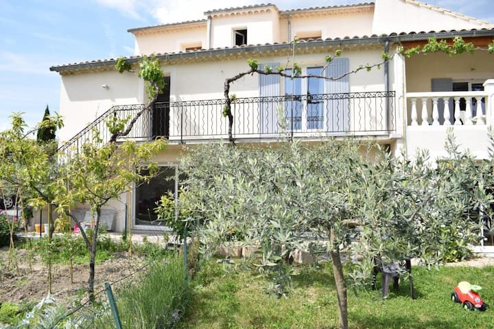 Haut De Maison Avec Terrasse - Nyons