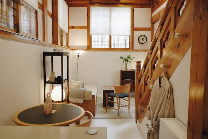 Roomim Seochon: Modern Hanok Stay Near Palace - Seoul