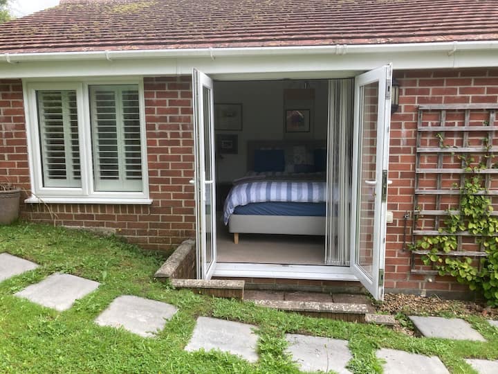 Private Studio Garden Room With Ensuite Shower - Lyme Regis