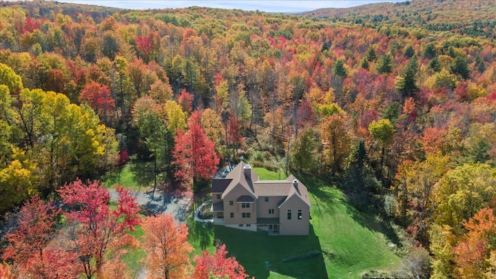 28 Acre Prvt Lux Chalet-pool-hottub-gamerms-16ppl - State of New York