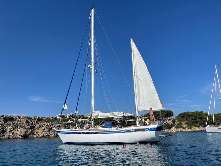 Velero En Puerto De Mahón - Binibeca
