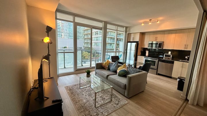 Modern 1br Downtown Suite With Balcony, Acc/mtcc - Toronto