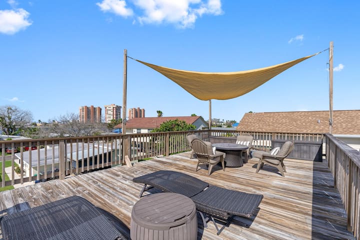 Coastal 3 Bedroom*walk To Beach*rooftop Patio - Redington Shores, FL